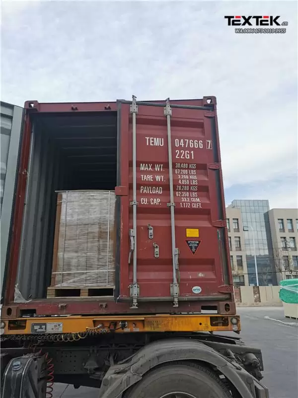 Transferfilm van Textek DTF-printer die in container wordt geladen ...